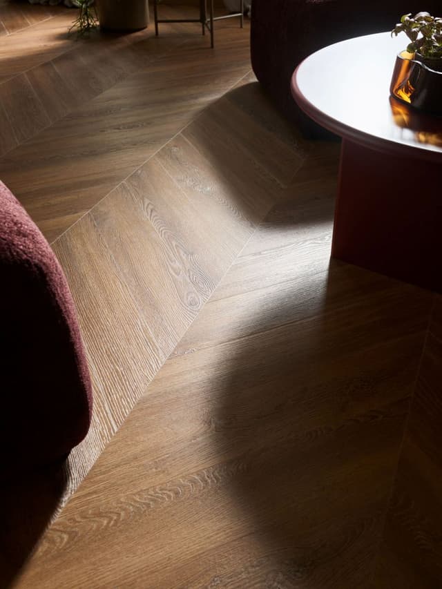 Panele SPC VINTRA Calvi Oak ze zintegrowanym podkładem | VOX
